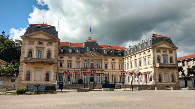 La préfecture s’illumine aux couleurs de la France