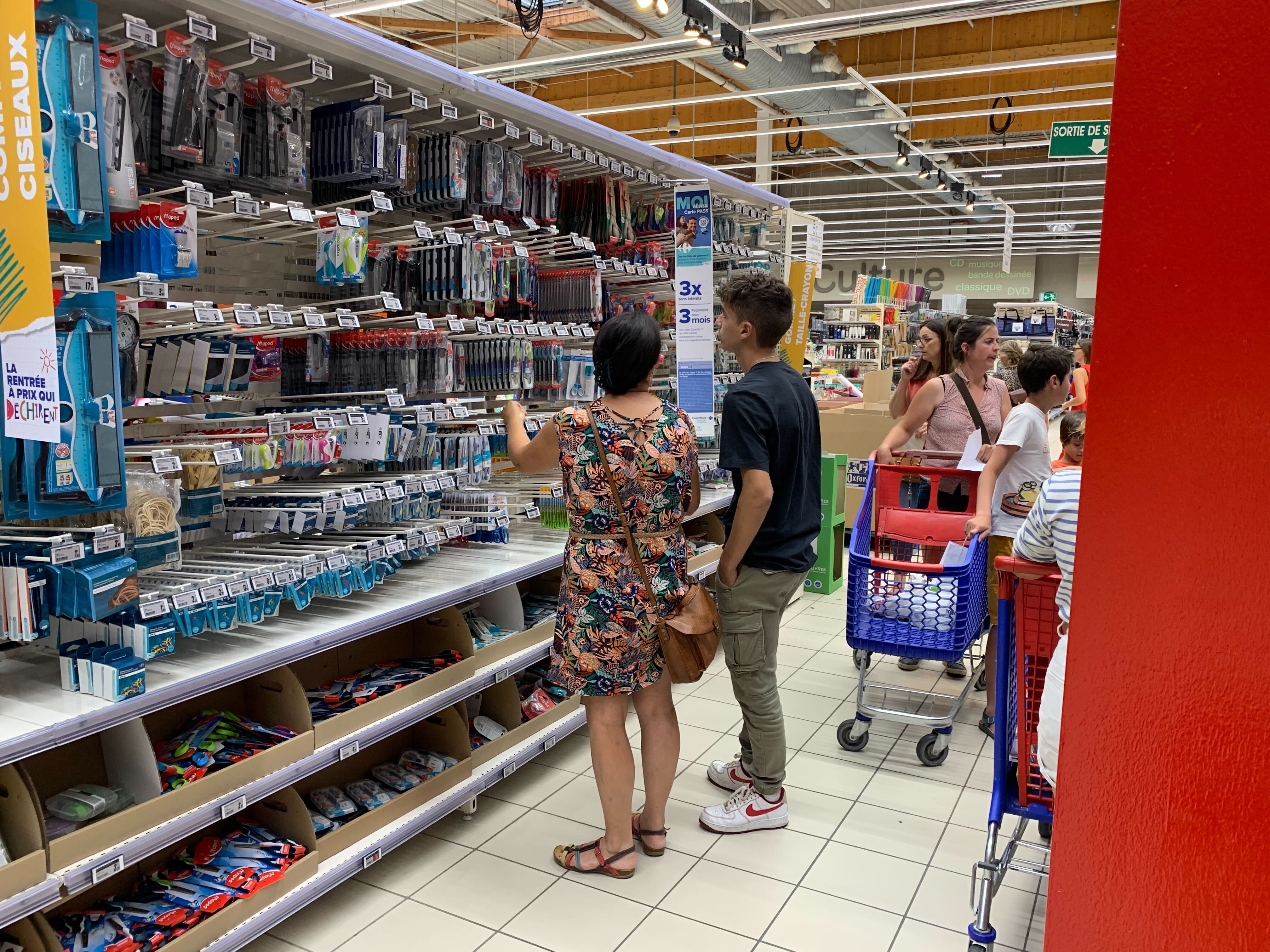 Issoire : les rayons papeterie des supermarchés pris d'assaut