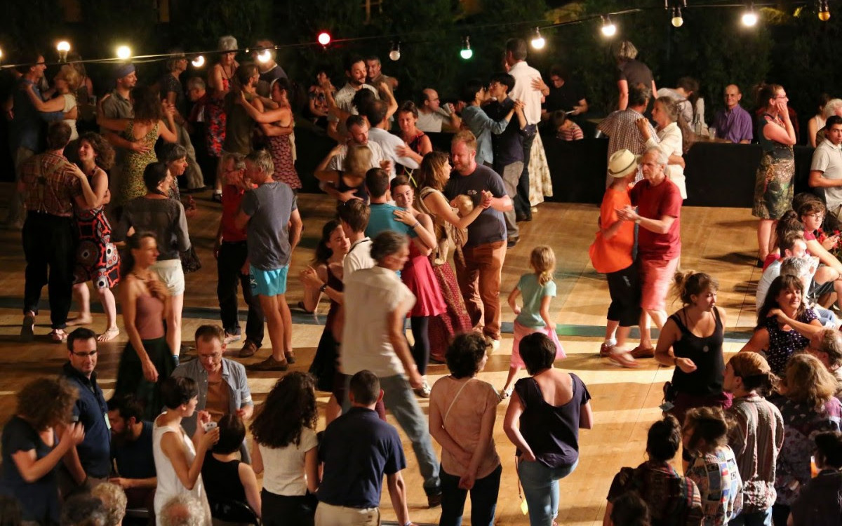 Les bals de la place Cadelade changent de port