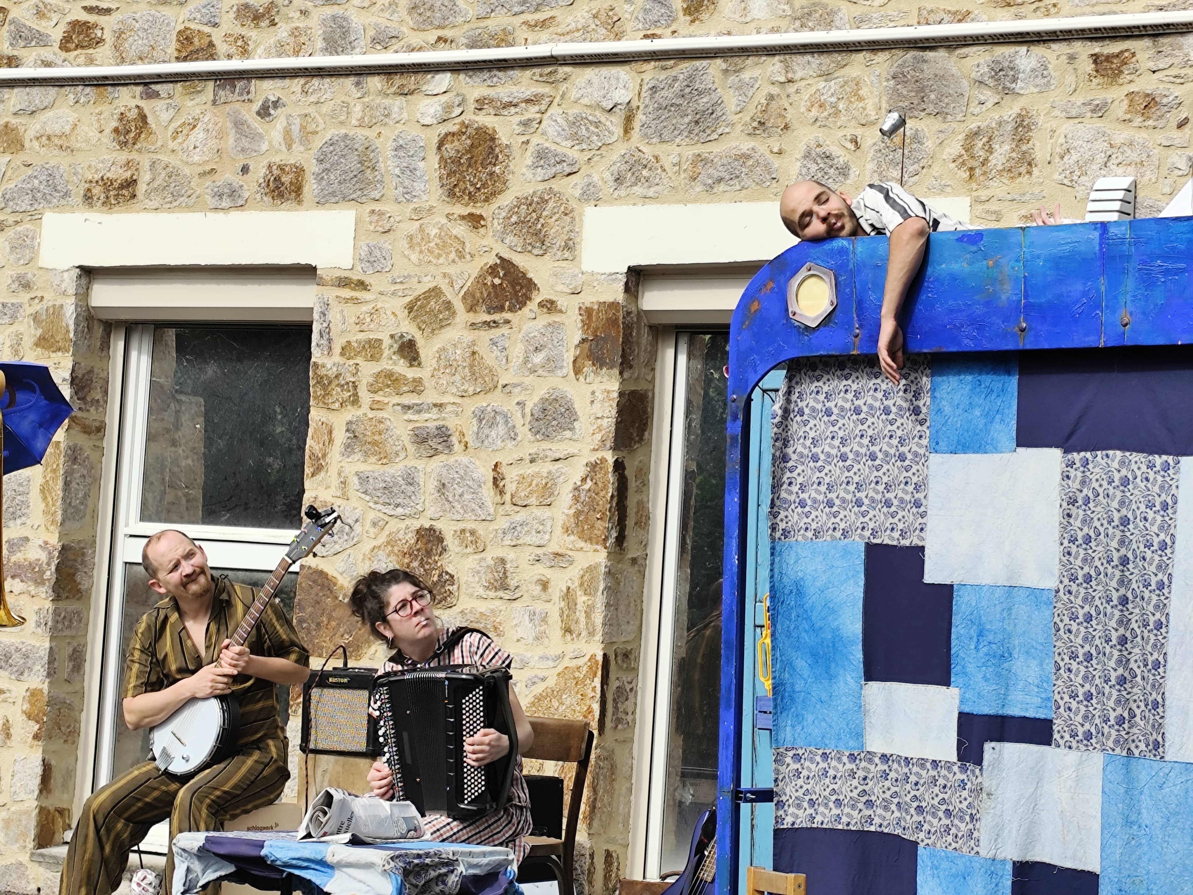 Zoom sur un moment entre force et tendresse, au festival du Trac