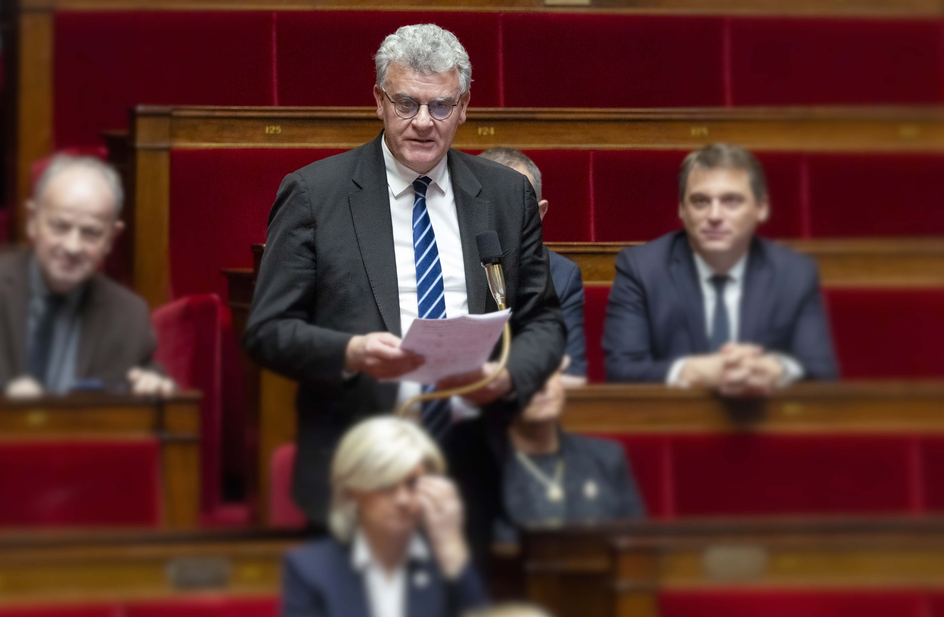 Pompiers volontaires : Jean-Pierre Vigier secoue le gouvernement